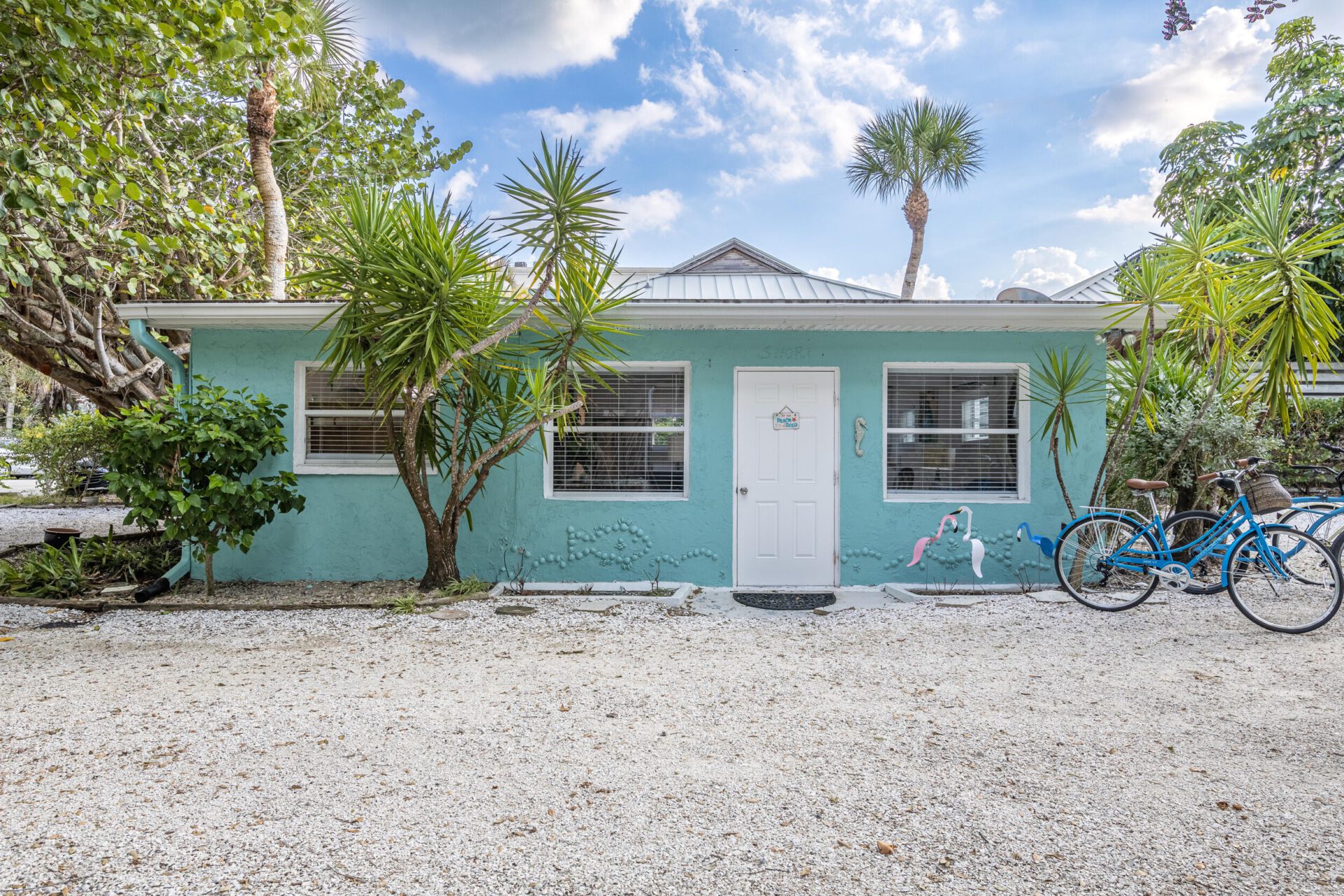 Luxury Beach Resort Style Cottage - Veloz Properties